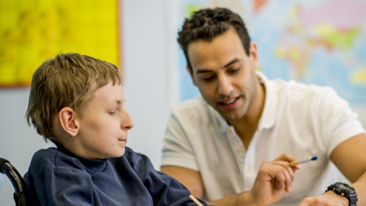 Autistic Pride Day 2023: क्यों अलग होते हैं कुछ बच्चे, किस तरह लगाया ...