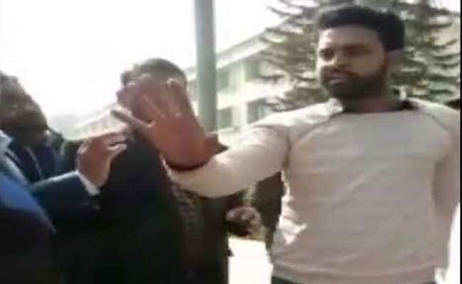 Shahjahanpur: Congress Student Leader NSUI Irfan Hussain Threatens Teen ...
