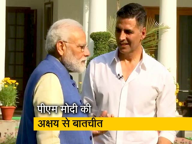 PM Modi Talk With Actor Akshay Kumar