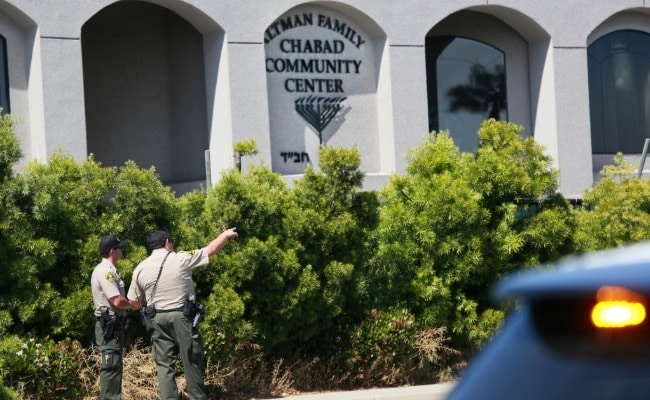 US Chabad Of Poway Synagogue Shooting Leaves 1 Dead, 3 Injured