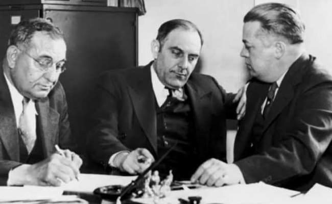 Watch: The Con Man Who Sold The Eiffel Tower For Scrap