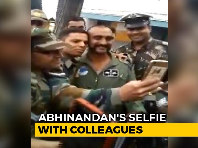IAF Pilot Abhinandan Varthaman Poses For Selfies With Colleagues