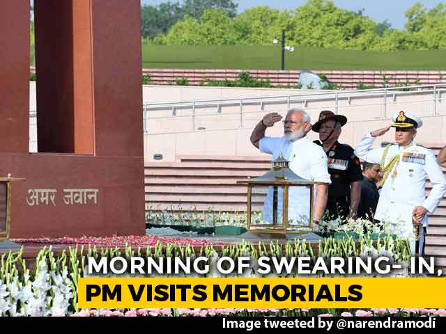 PM Modi Pays Tribute At National War Memorial Before Oath Ceremony