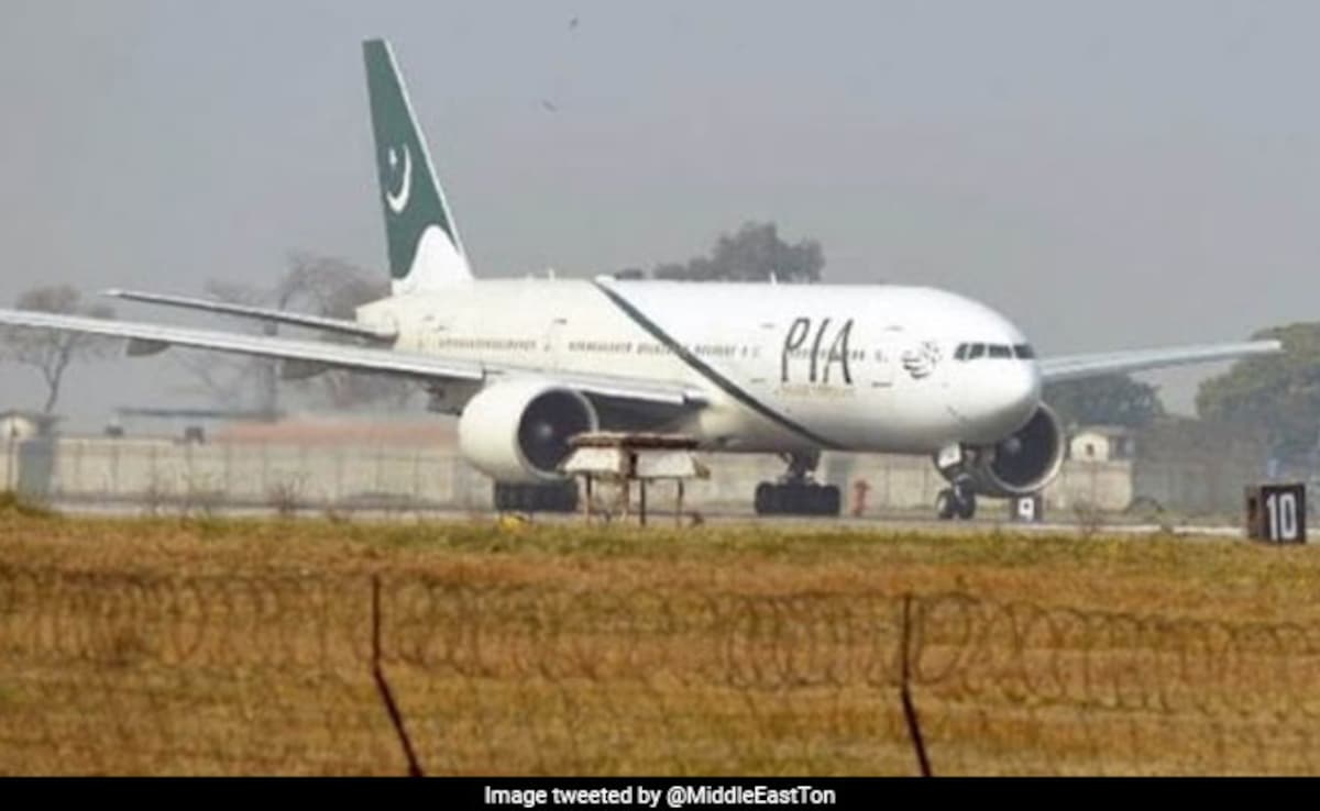 हवाई हमले के डर से कांपा पाकिस्तान, कराची और लाहौर का एयरस्पेस किया बंद ...