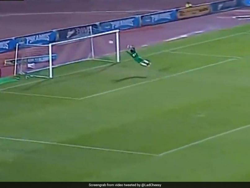 Egyptian Goalkeeper's Incredible Acrobatics To Deny Opposition Sets ...