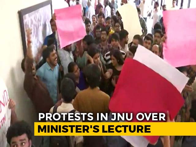 Left Wing Students Of JNU Protest Against Minister's Presence