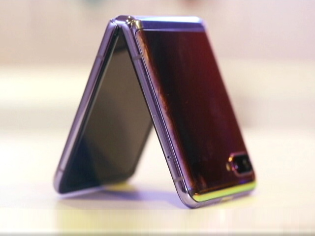 Unboxing & Unfolding The Flip Phones