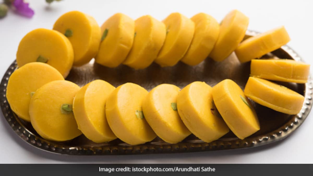 Mathura Peda Recipe: इस आसान विधि से घर में ही बनाएं मथुरा के मशहूर ...