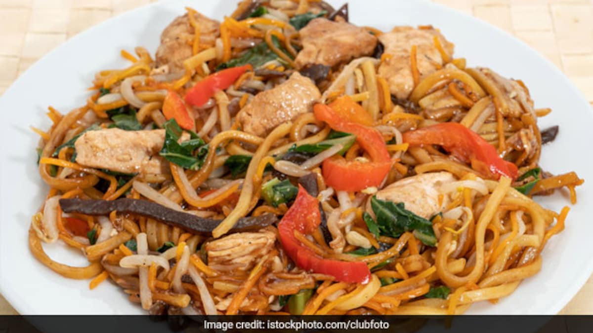 6 Quick Tips To Make Kolkata Street-Style Chicken Chowmein (Recipe ...