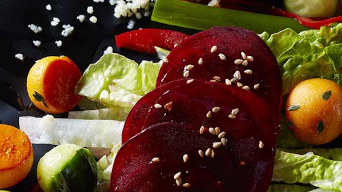 Raw Vegetables Benefits: चुकंदर, लहसुन, लाल मिर्च और ब्रोकली को कच्चा ...