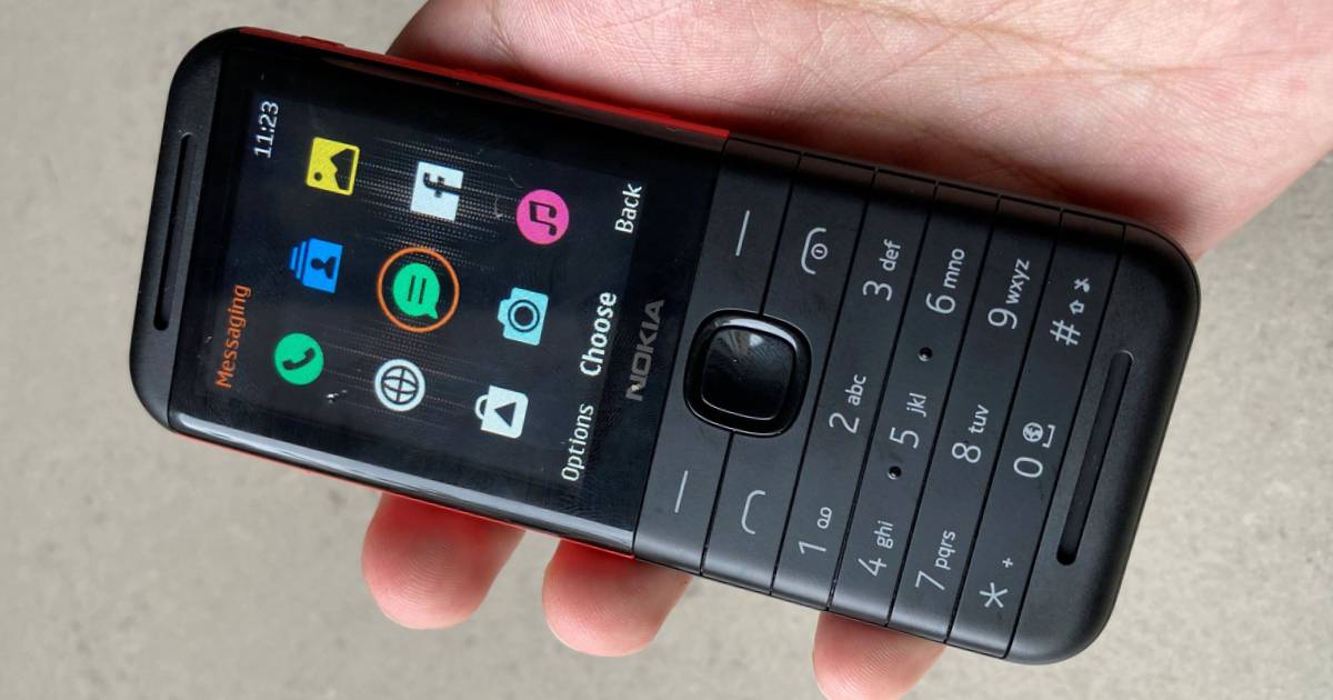 Is Life Easier With a Simple Feature Phone?