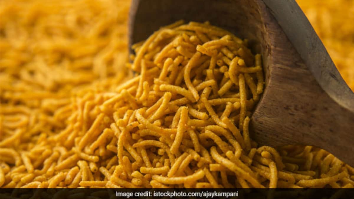 Love Bhujia? Try Making It At Home With This Classic Bikaneri Aloo ...