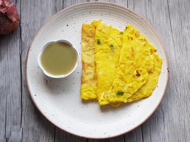 How To Make Moong Dal Cheela | Easy Moong Dal Cheela Recipe Video