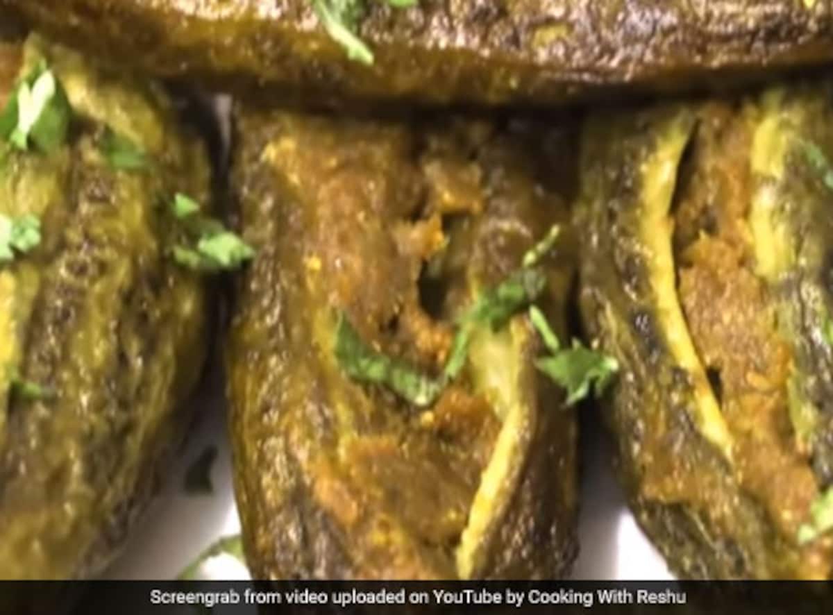 how to cook bharwa karela in hindi