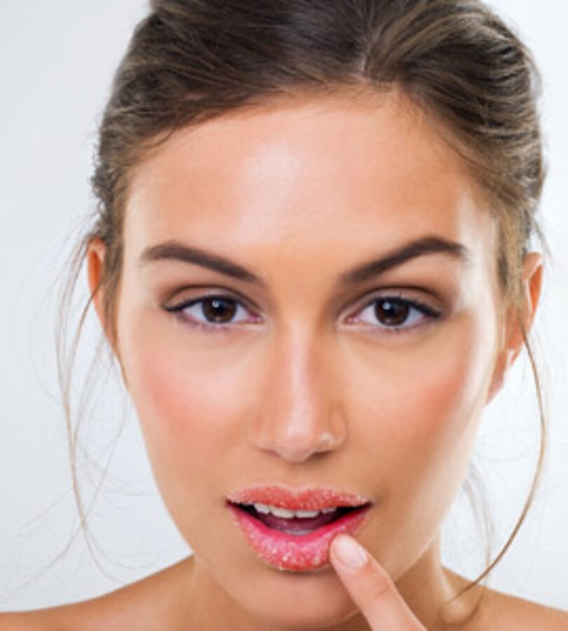 Dry lips In Winter: सर्दियों में आपके भी सूखने लगते हैं होट, तो इन 6 उपायों पर अमल कर पा सकते ...