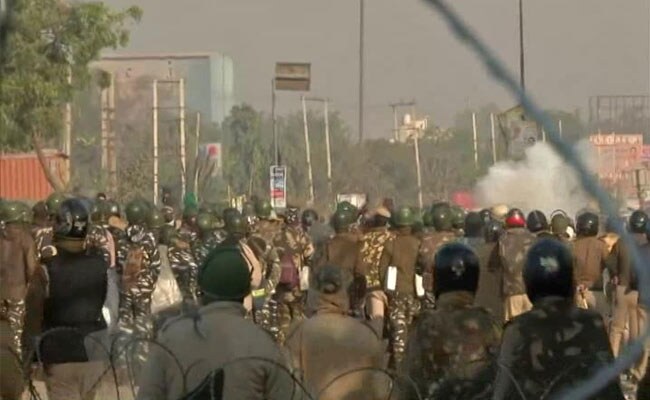 Farmers Protest in Delhi: Farmers, Defying Tear Gas, Water Cannons ...