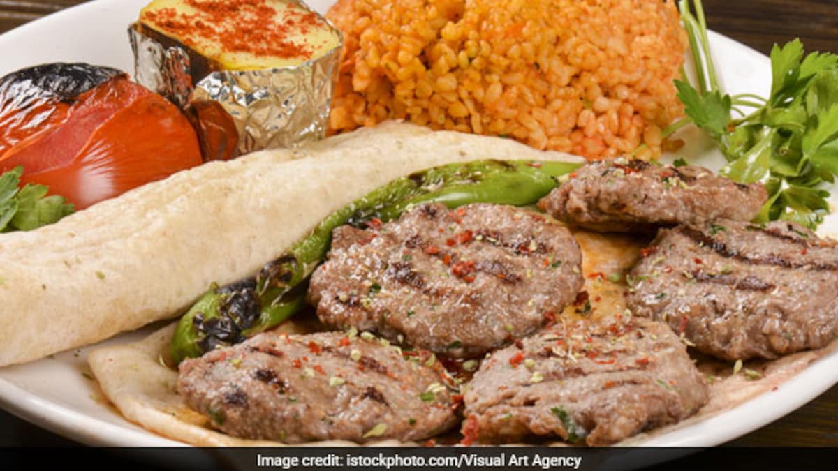 Love Kebabs? Make This Lip-Smacking Peshawari Pyaazi Kebab To Impress ...