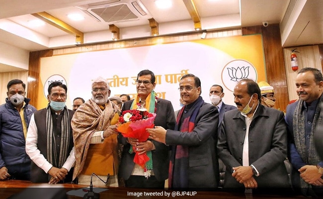 Arvind Kumar Sharma, PM Modi's Trusted Officer Of 20 Years, Joins BJP ...