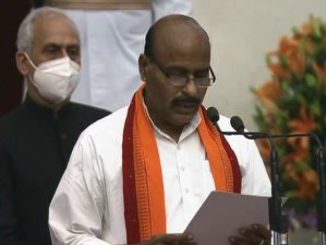 Virendra Kumar एक समय बनाते थे स्कूटर का पंचर आज हैं केंद्रीय मंत्री