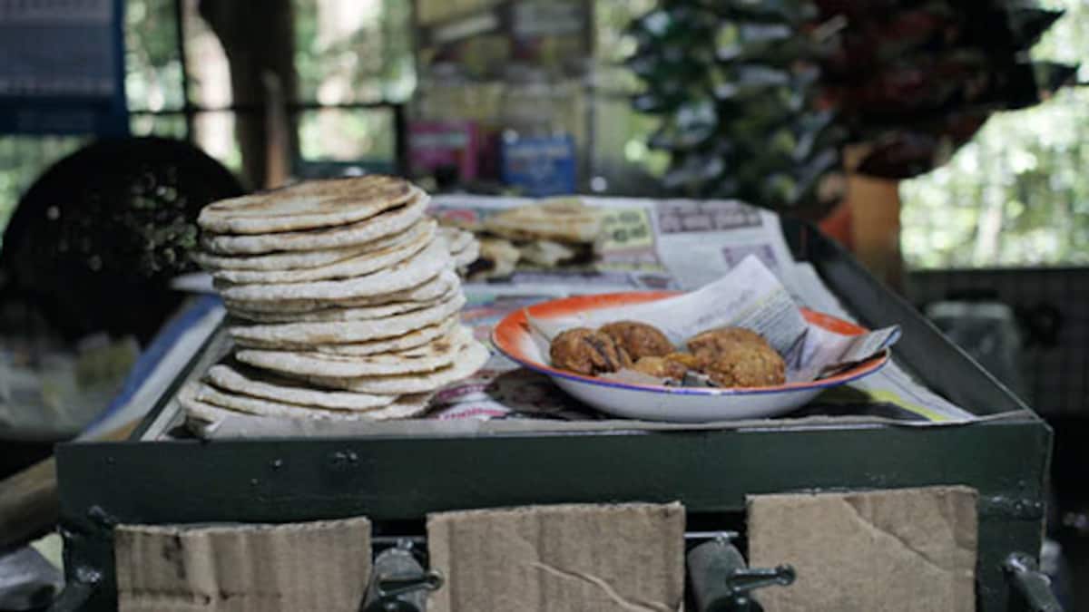 Indian Cooking Tips: How To Make Kashmiri Tandoor Roti Without Tandoor ...