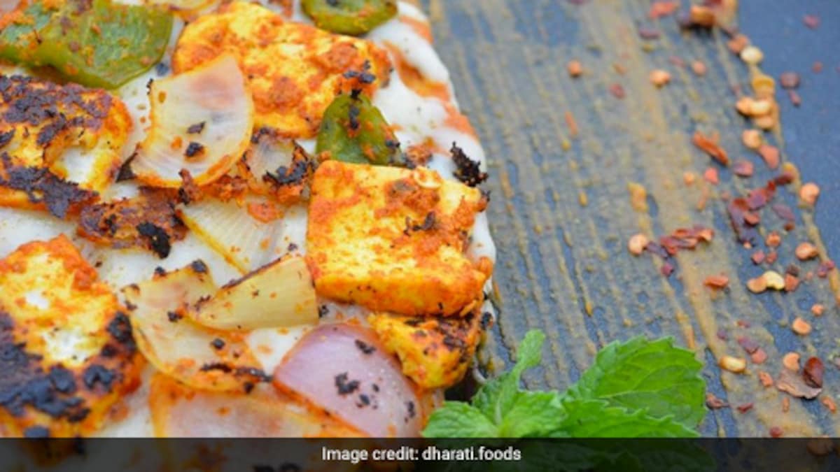 How To Make Paneer Naanza - This Desi-Style Naan Pizza Screams ...