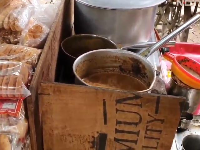 Lucknow Tea Seller Faces Double Headache Of Hike In LPG, Milk Price