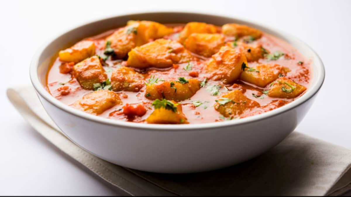 Potato Curry Recipe: This Spicy Dish Can Be Your Go-To Comfort Food ...
