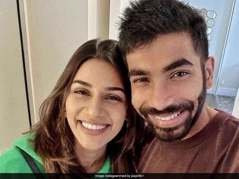 Jasprit Bumrah, Wife Sanjana Ganesan All Smiles In This Beautiful Pic ...