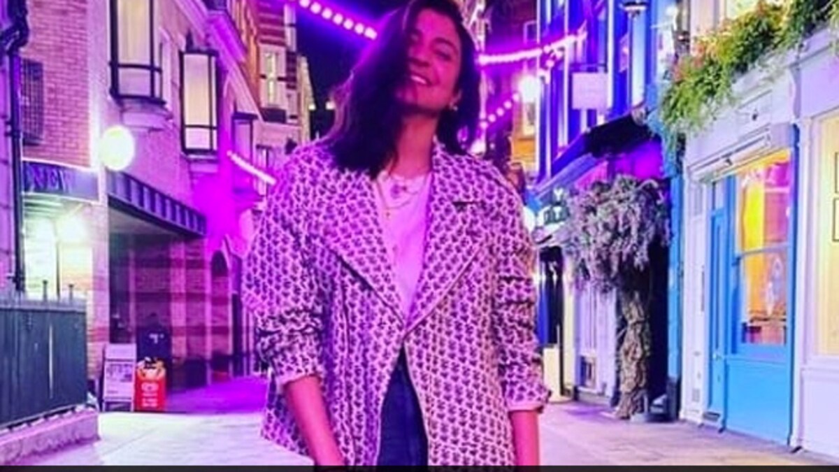 Anushka Sharmas Yummy Feast Is Full Of Sweets And Snacks; See Pic ...