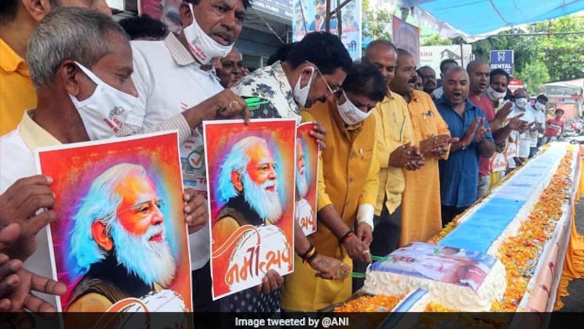 PM Modis Birthday Featured 71ft Long Vaccine Cake And 71Kg Laddu - NDTV ...