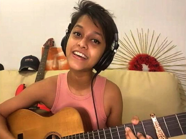 Manike Maghe Hithe Singer Yohani Sings Her Viral Track
