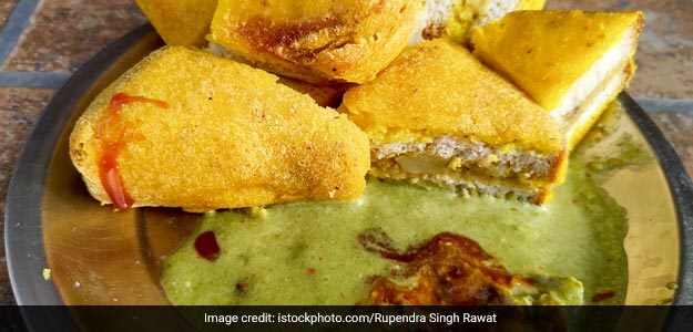 Aloo Bread Pakoda Recipe | Know All About Aloo Bread Pakoda Recipe at ...