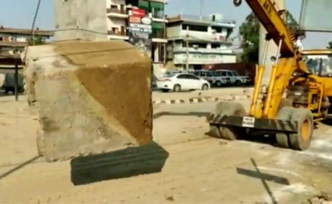 Police Roadblocks At Farmers' Protest At Delhi's Tikri Border Being Cleared