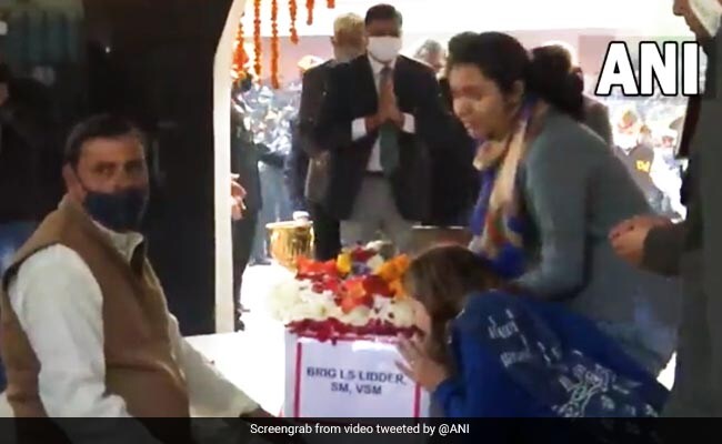 Gen Bipin Rawat Chopper Crash, Brigadier Lakhwinder Singh Lidder's Wife, Daughter Bid A Tearful ...