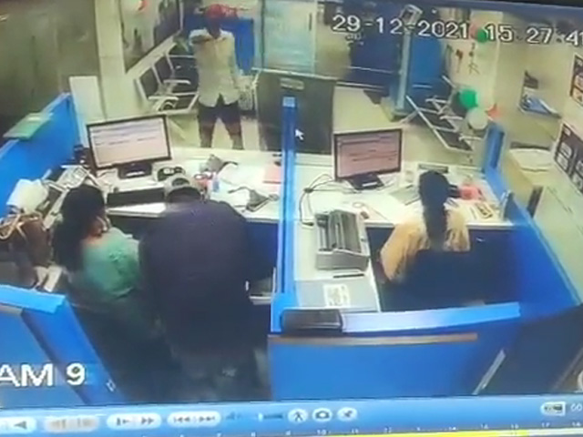 Caught On Camera: Robbery At Mumbai Bank, One Employee Dead