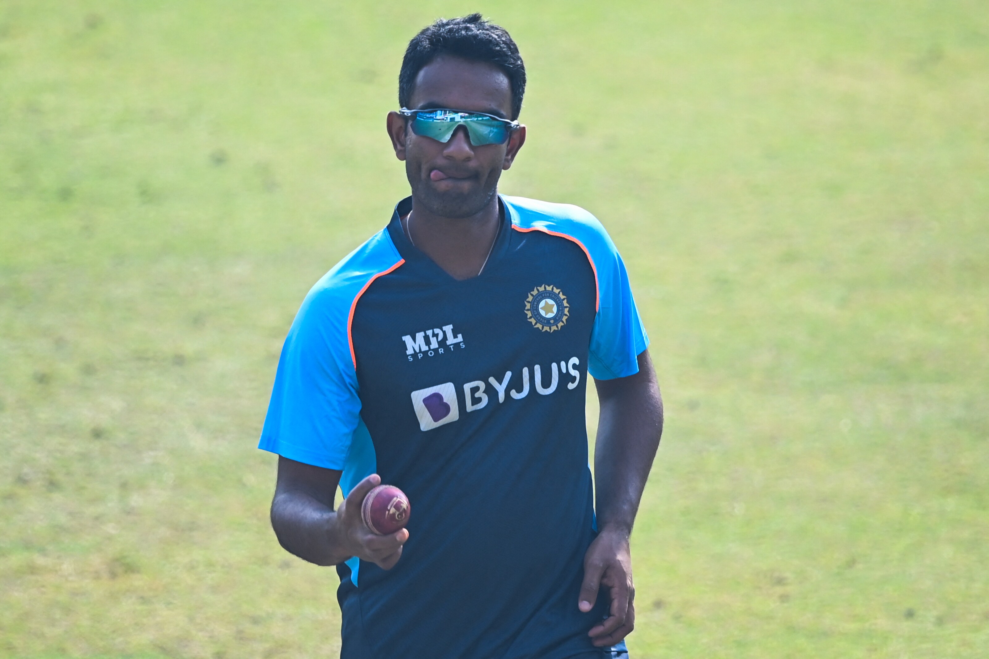 Jayant Yadav Profile - Cricket Player, India | News, Photos, Stats ...