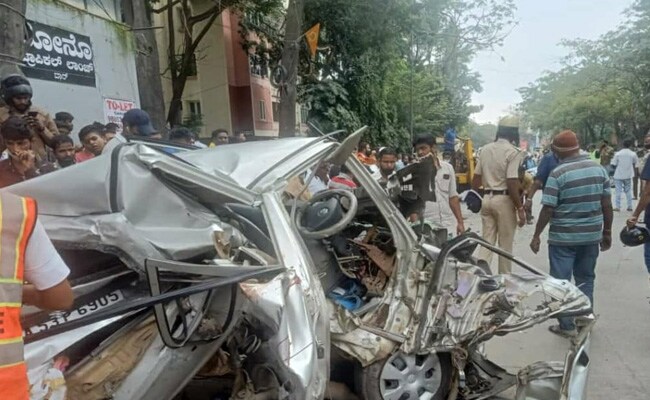 Speeding Mercedes Wrecks 7 Vehicles In Bengaluru, Killed 1 Trying To Flee