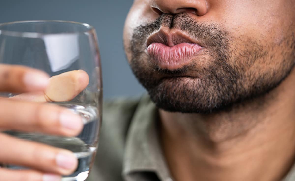 दांतों के कीड़ों को जड़ से करना है खत्म, तो बस नारियल तेल में मिलाकर ...