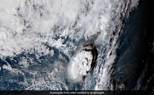 Massive Underwater Tonga Volcanic Eruption Felt Around The World