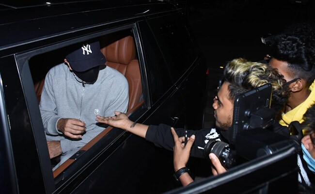 How Ranbir Kapoor Reacted To Fan's Awaara Tattoo