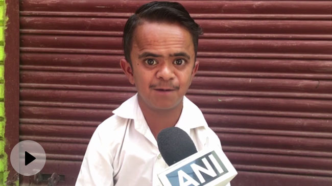 Dwarf Man Unable To Get A Job Due To Height. How A Congress MLA Helped