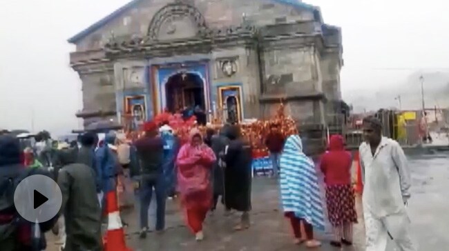 Uttarakhand Rain | Heavy Rain In Uttarakhand, Devotees Wear Raincoats ...