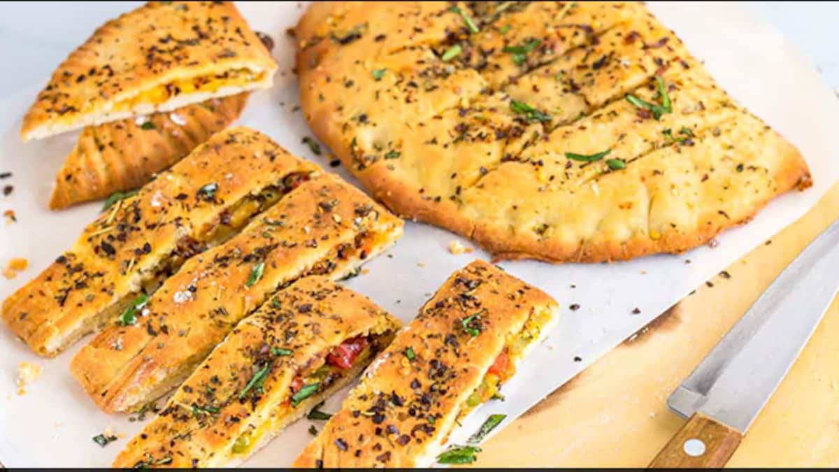 Garlic Bread, Garlic Chips And More: 5 Underrated Garlic-Flavoured ...