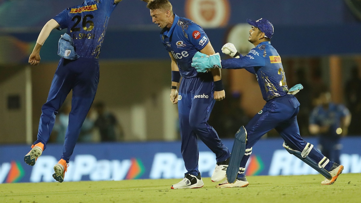 IPL 2022, GT vs MI Highlights: Daniel Sams' Final Over Heroics Helps MI ...
