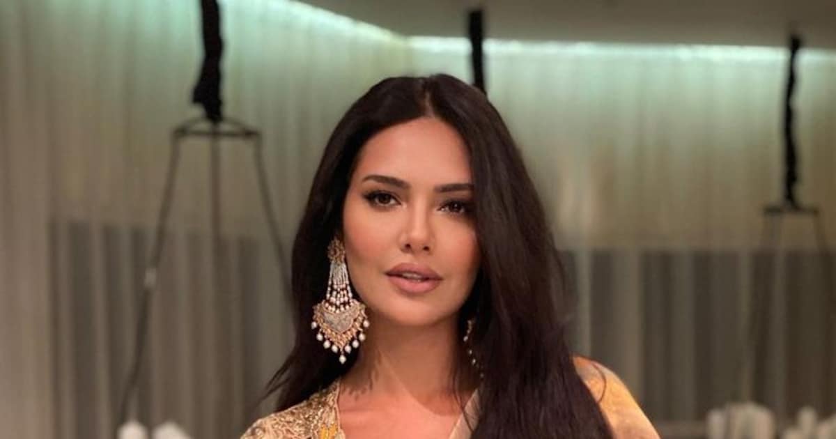 साड़ी में ईशा गुप्ता के गॉर्जियस लुक्स