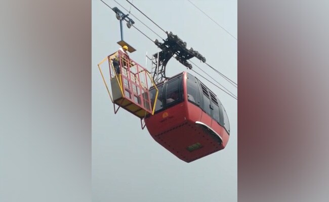 Cable car stuck mid-air in Himachal Pradesh's Parwanoo, tourists stranded