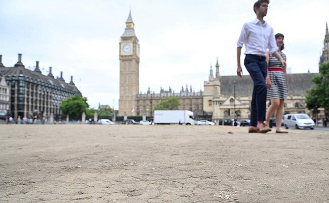 Britain Heat Wave: UK's 1st Ever Extreme Heat Warning Amid Record ...