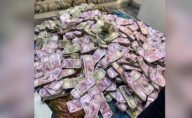 20 Crores Cash, Gold Bars Seized From 2nd Home Of Bengal Minister's Aide