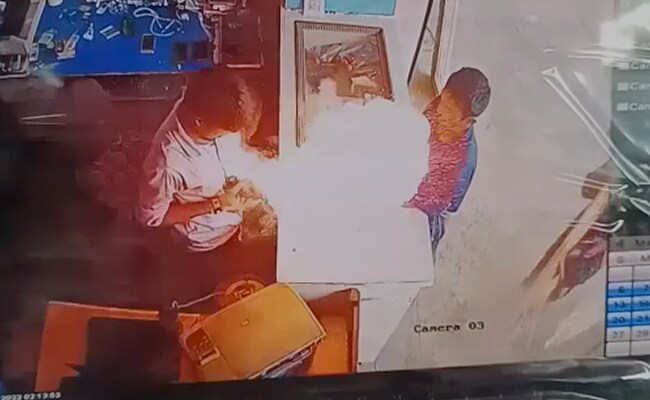 On Camera, Cellphone Battery Explodes In Flames