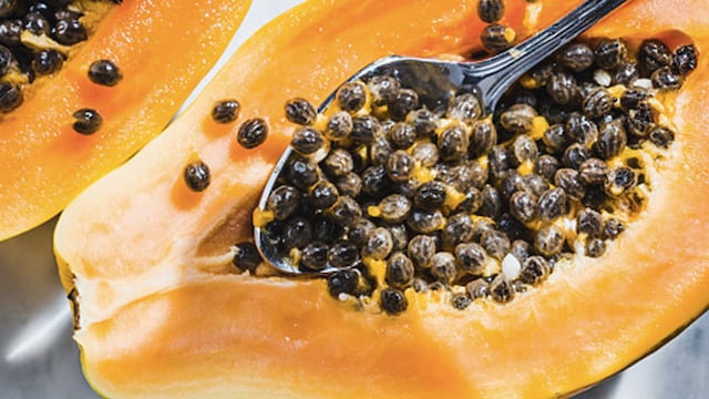 8 Benefits Of Papaya Seeds & How To Consume Them Correctly